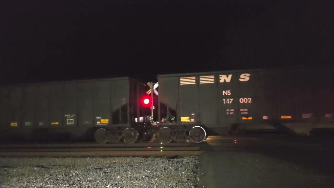 NS 821 meets NS 820 - YouTube