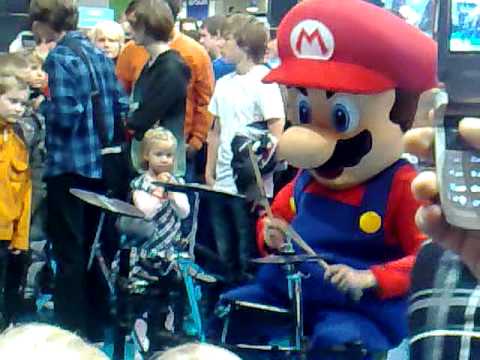 Super Mario playing drums @ Digiexpo 2010 - YouTube