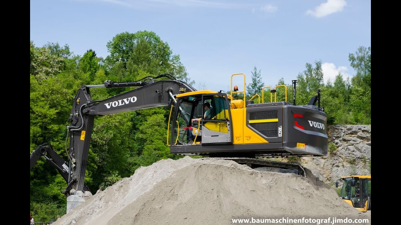 Volvo EC 250 E - Swecon on Tour 2014 - YouTube