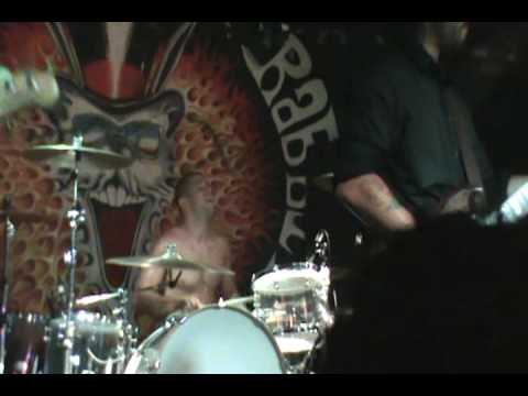 Dredg Drummer banging on roof to keep time - YouTube