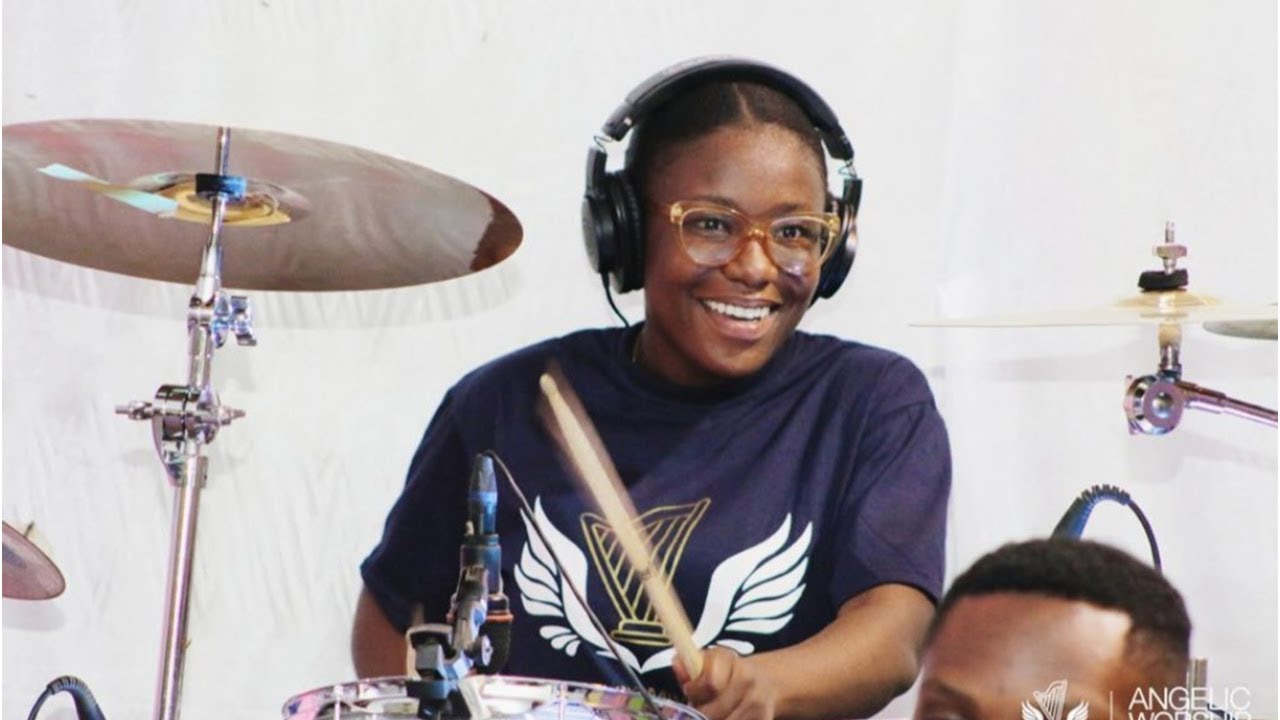 Praise Jam Session At ICGC With Jossy Kicks - YouTube