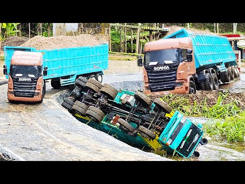 BIKIN TEGANG Dump Truk Trailer Muatan PASIR LAKA LINTAS Truk Fuso Lewati Banjir Truk TERGULING