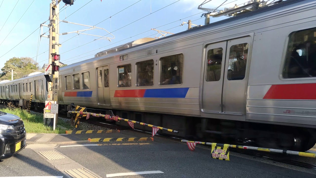 【4K】811系PM110編成（ラッピング）+811系PM108編成通過 - YouTube