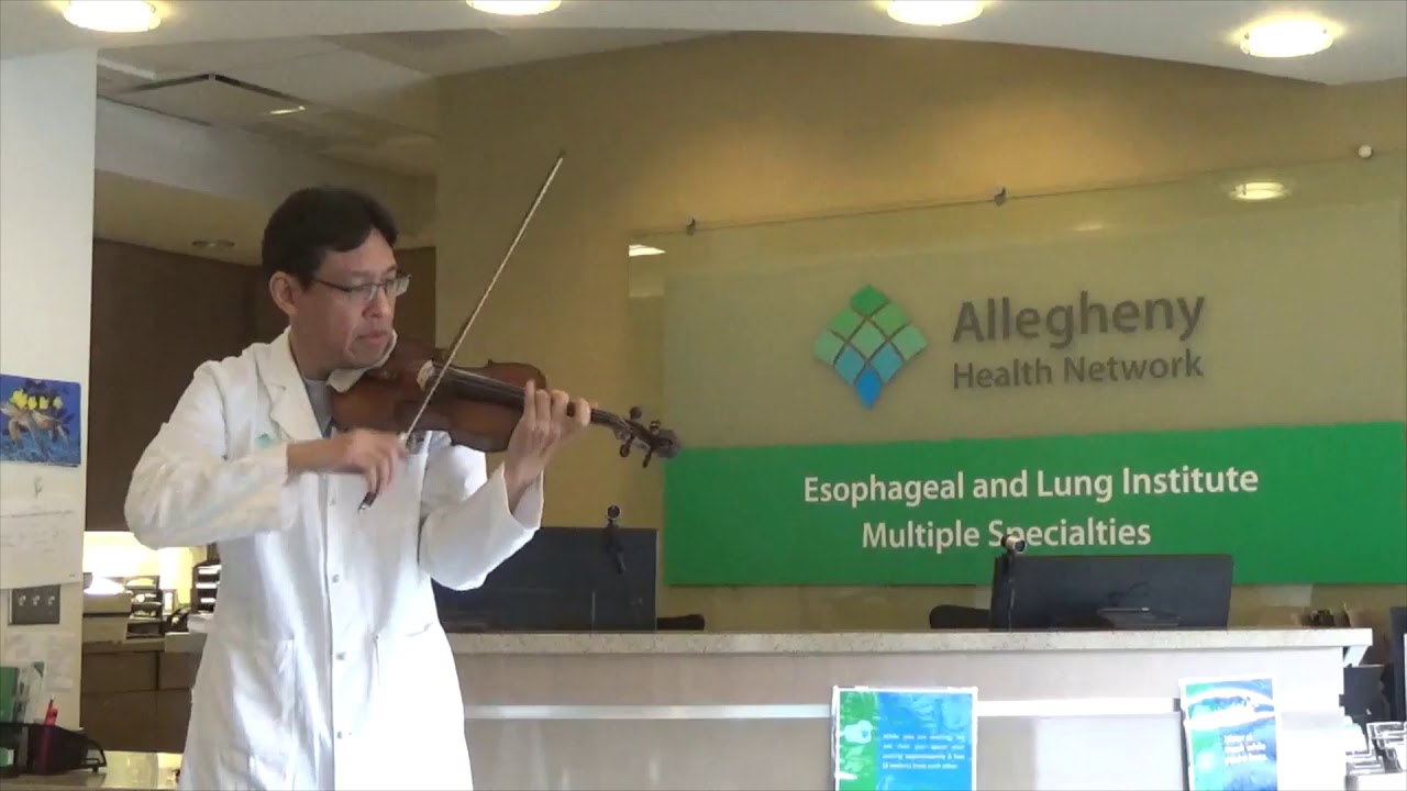 Surgeon violinist - YouTube