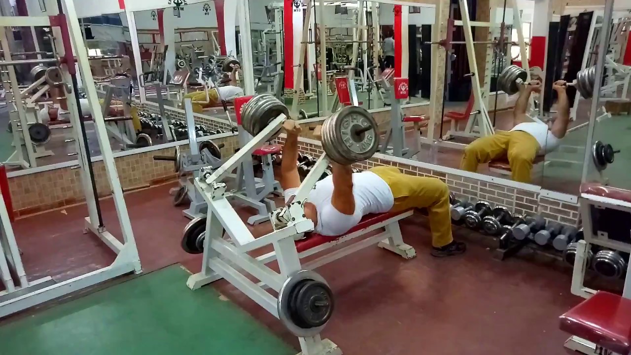 Programme pour les pectoraux et les biceps uniquement avec machine et ...