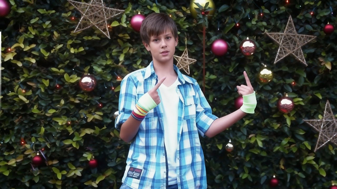 12 year old boy Jared Cardona singing Mistletoe : Justin Bieber cover ...