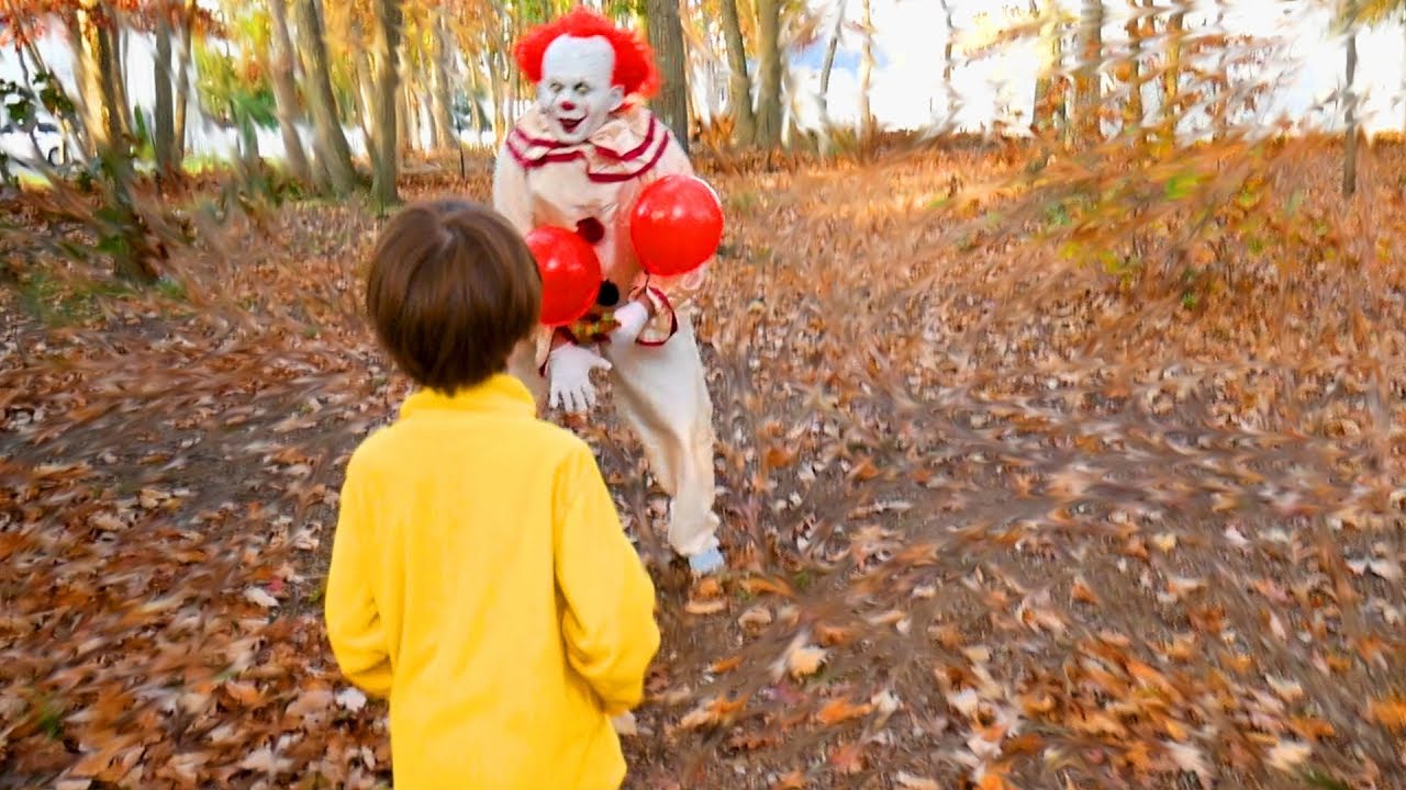 Scary Clown Pennywise From It Sets a Halloween Candy Trap For Us in the ...