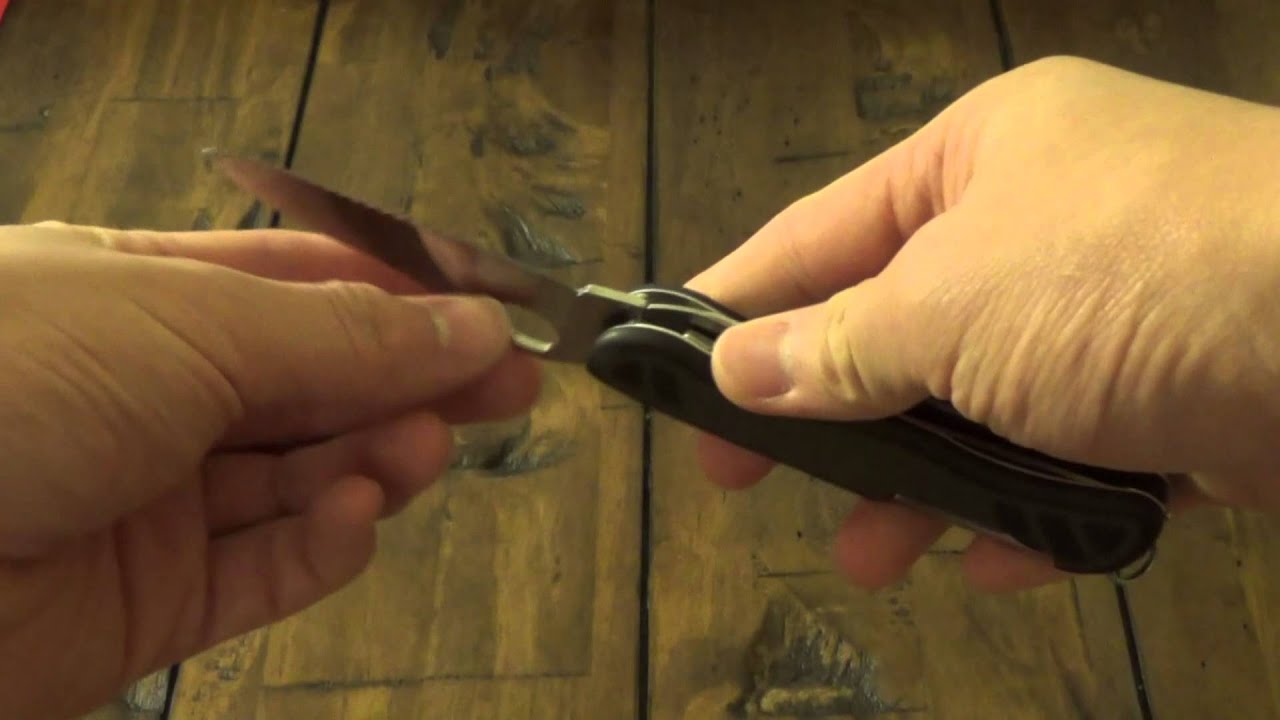 How to open and close a Swiss Knife - YouTube