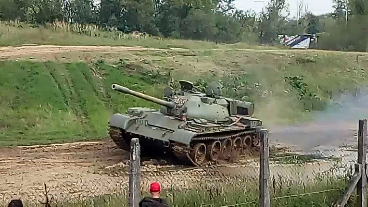Tank t-54 - YouTube