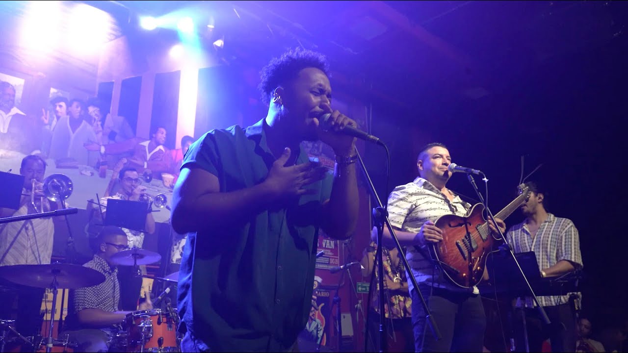 Sólo tú - Orquesta Calibre (Live) - YouTube