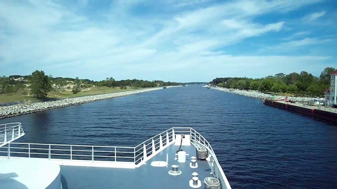 Lake Express Ferry (arriving Muskegon) - YouTube