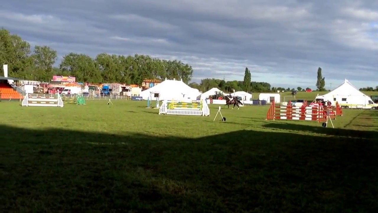 Hadleigh show - YouTube