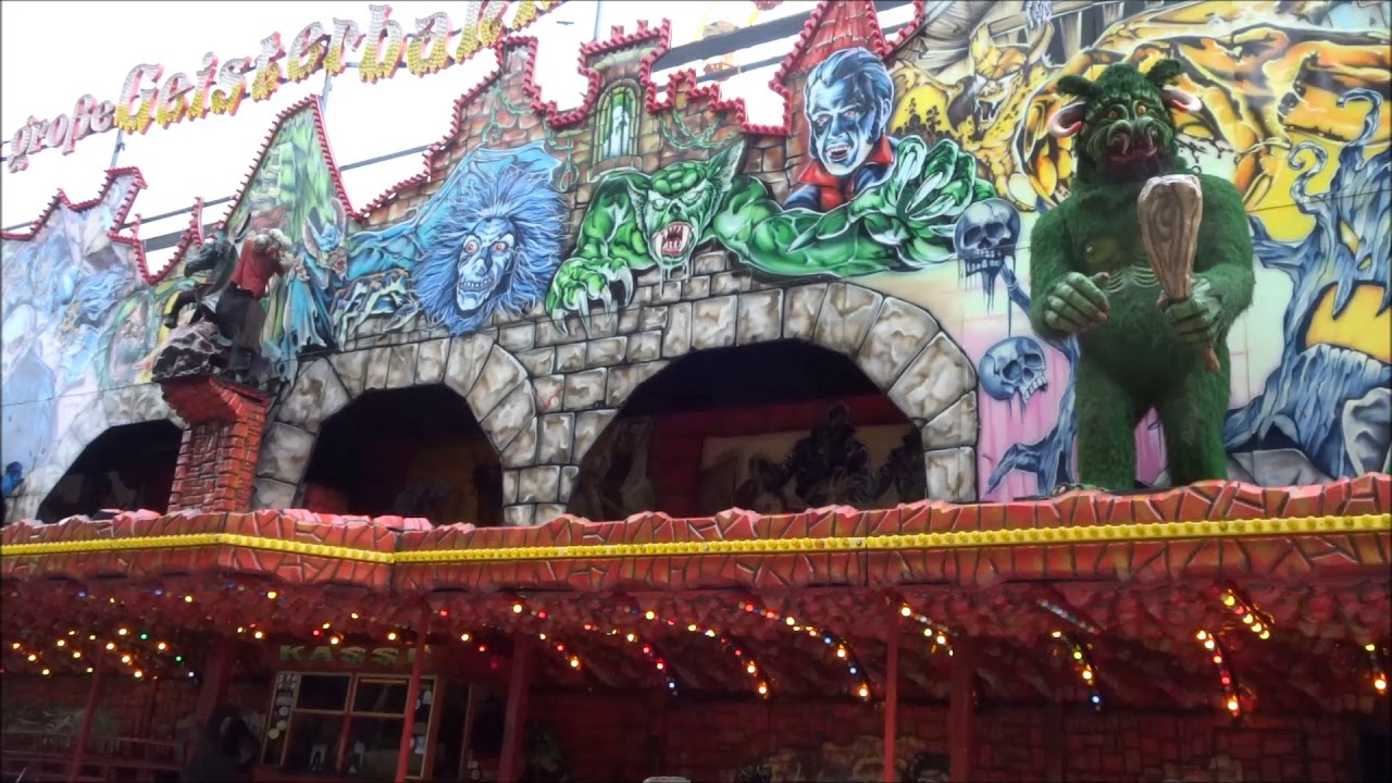 Aufbau der Kirmes Geisterbahn - Geheimer Blick ins Innere - YouTube