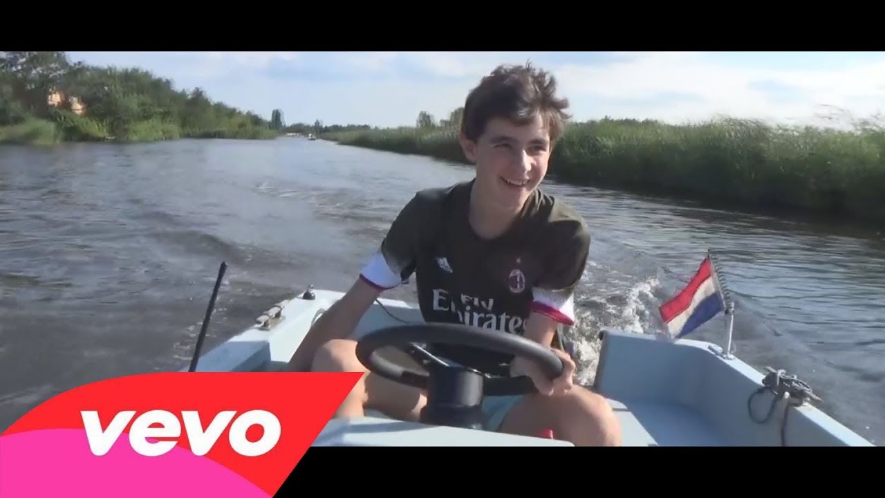 More Than you know Boot in de sloot(Parodie Ft.Weitigames,Niels) - YouTube