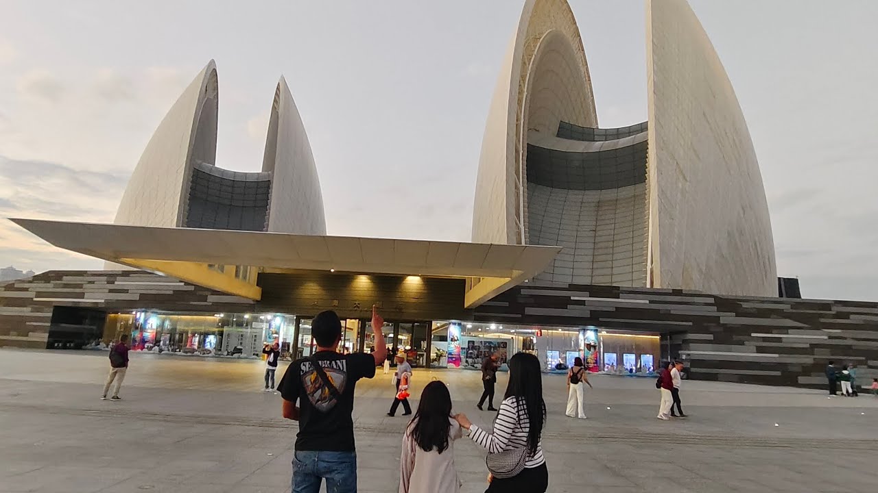 @Qiqi2016 the sun moon shell in zhuhai - YouTube