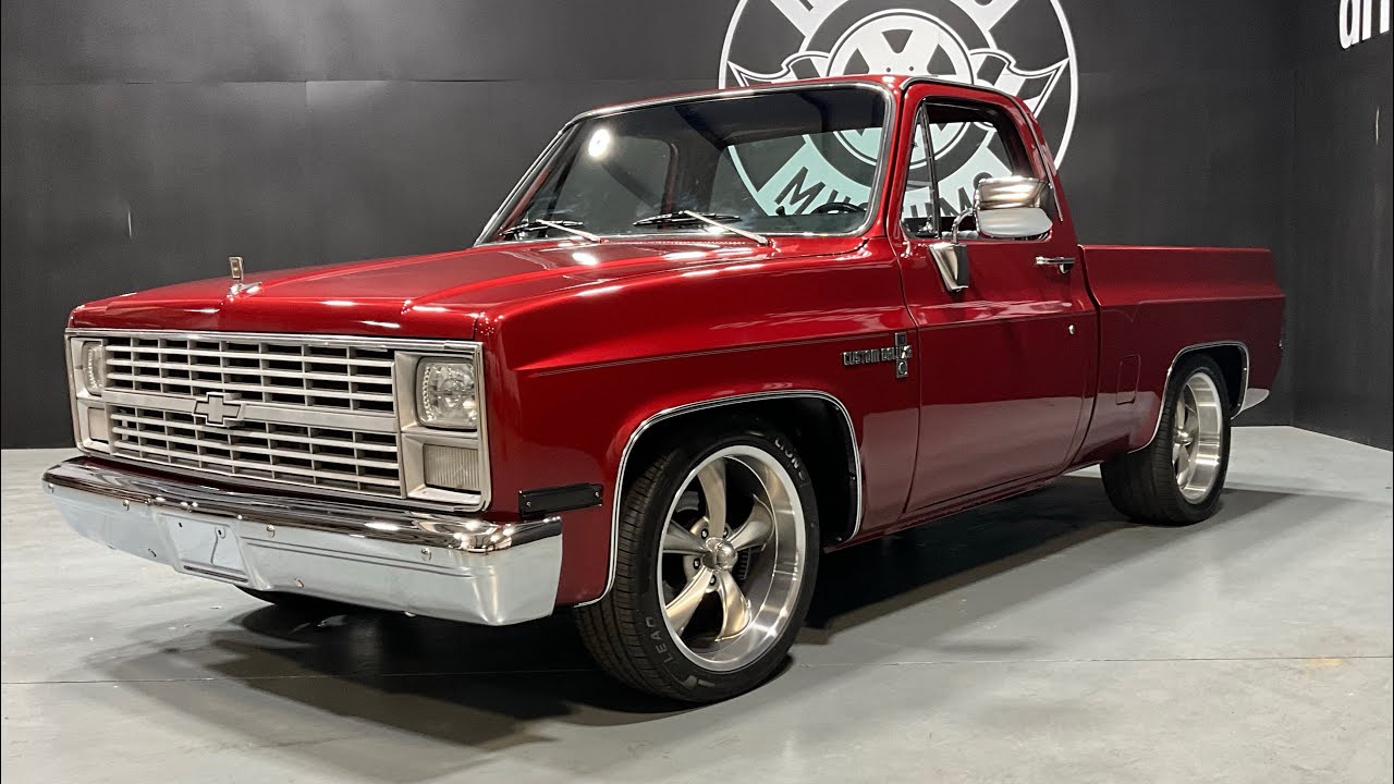 Clean Classic Cars at Rolling Museum’s - YouTube