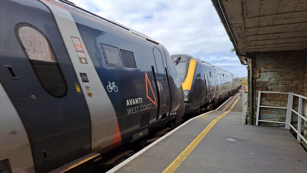 Avanti Voyagers At Valley Station (Anglesey) 31/03/2023 - YouTube