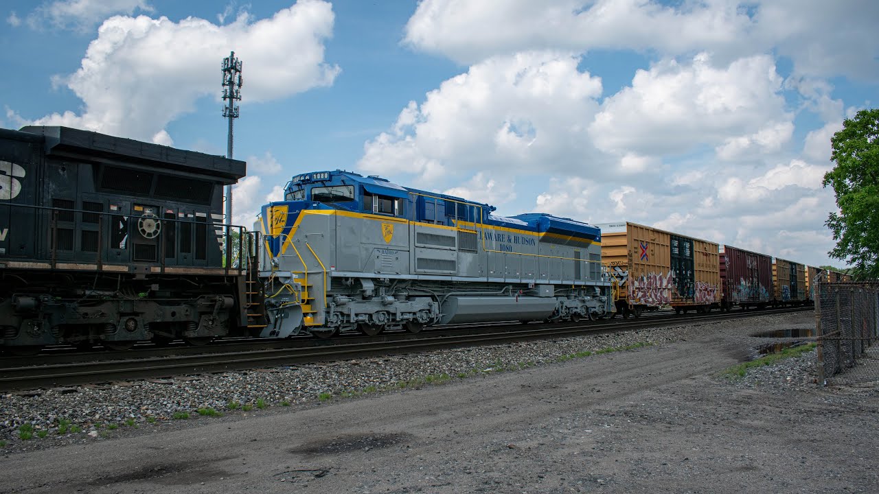 The New NS 1080 (D&H) Trains NS 13Q Into NS Elkhart Yard. - YouTube