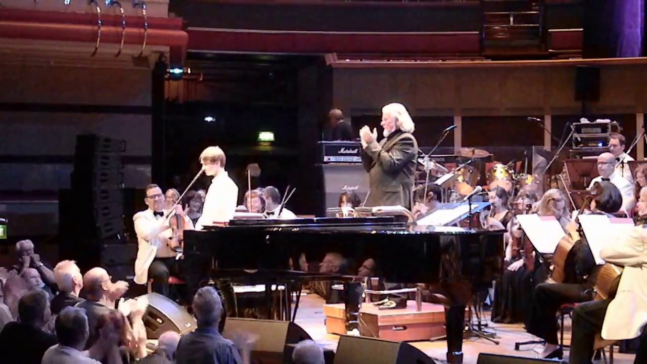 Ethan Emerson plays 'The Dreamer', Birmingham Symphony Hall - YouTube