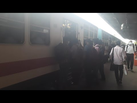 Busiest moments in Ragama Railway Station at 06 pm, caught on camera by ...