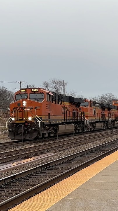 Honk from BNSF engineer! #railway #railfan #railroad #bnsf #bnsftrains #train - YouTube