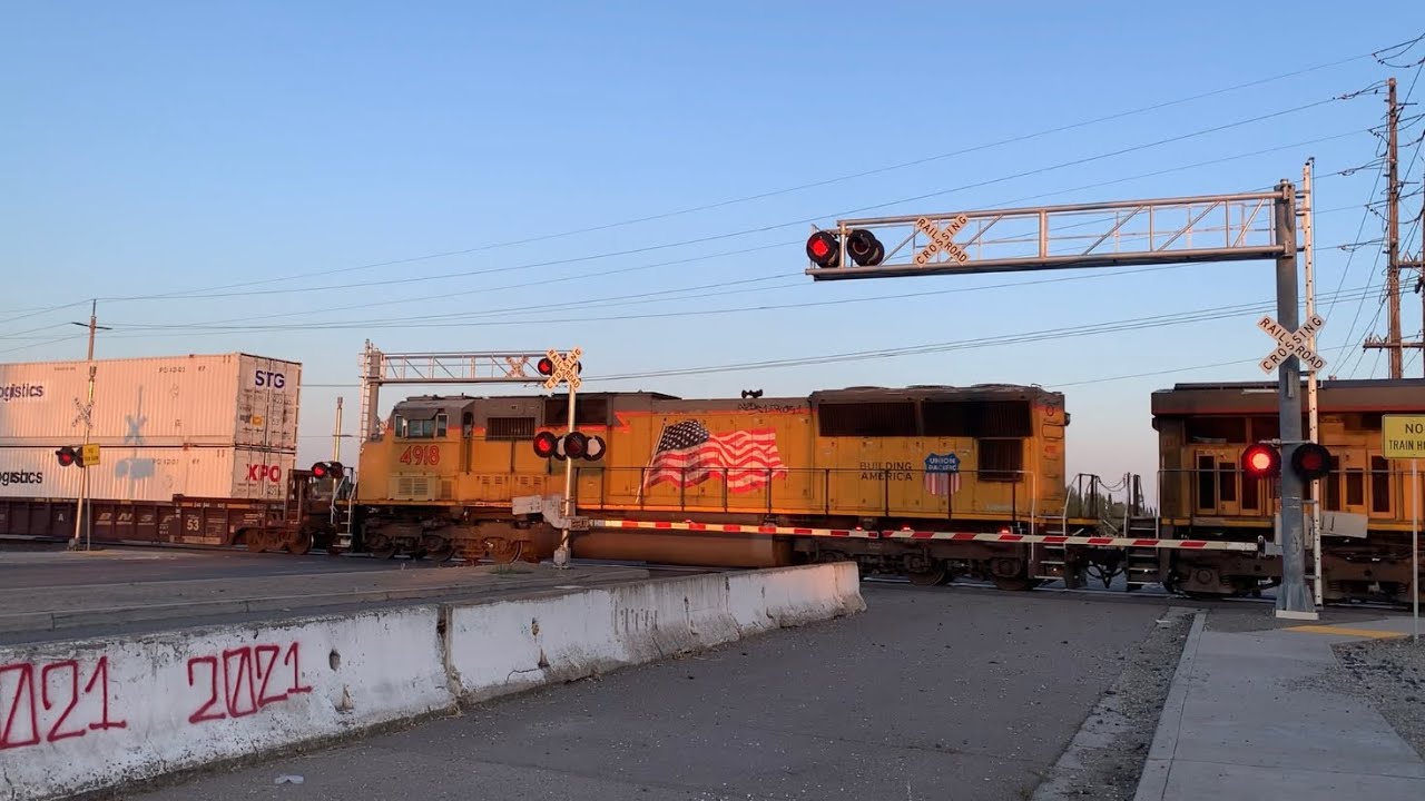 UP 2756 Z-Train Intermodal North - E. Morada Lane Railroad Crossing, Stockton CA - YouTube