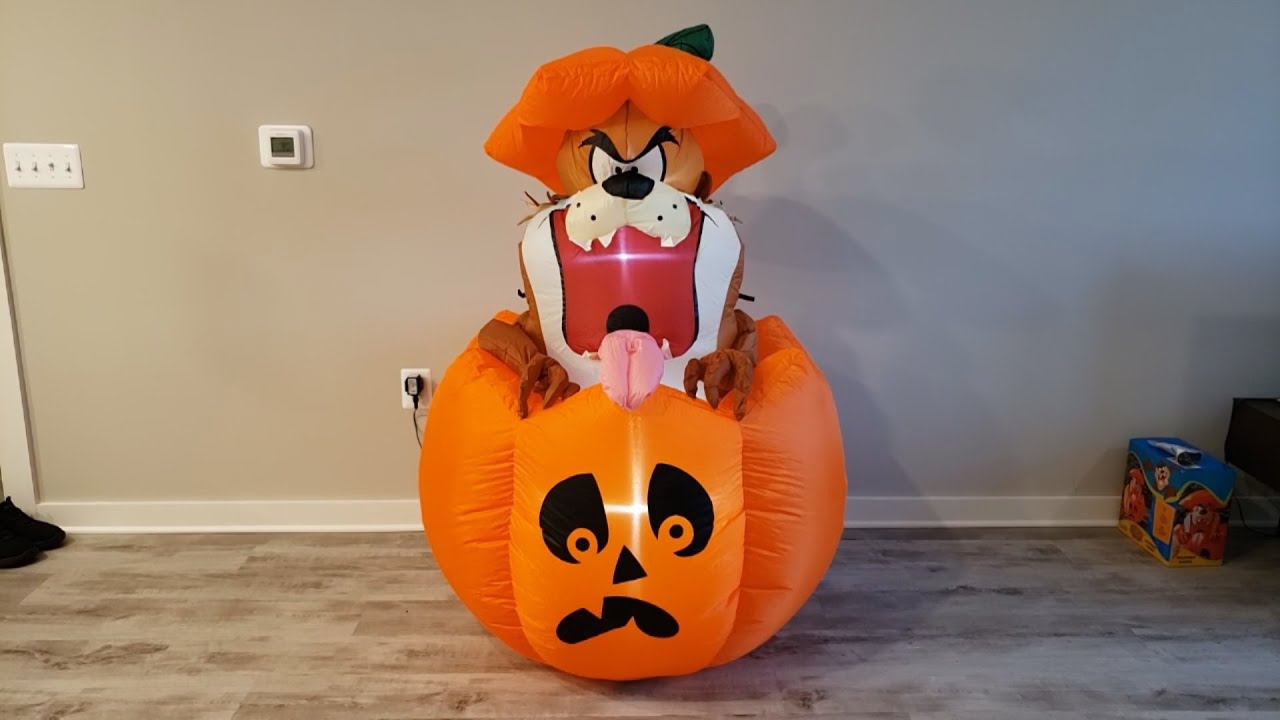 Morbid Enterprises Halloween Taz Inflatable (Looney Tunes) - YouTube