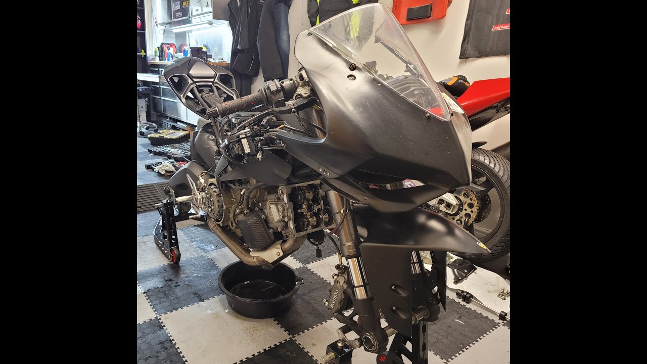 An Introduction to Ducati's Desmo - YouTube