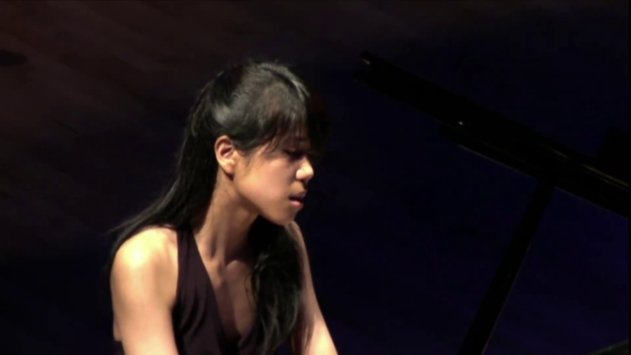 Kate Liu plays Chopin Prelude Op. 28 No. 15 "Raindrop" - YouTube