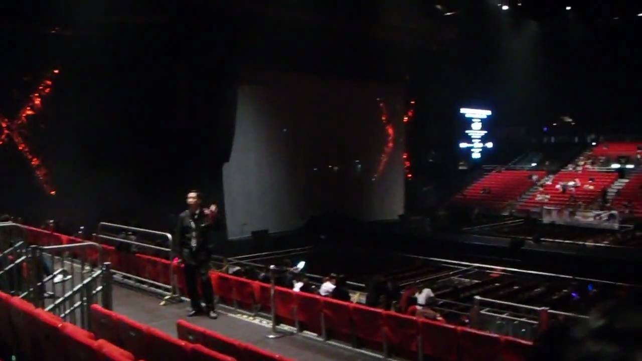 X JAPAN World Tour Live in HK 2009 (Waiting) - YouTube
