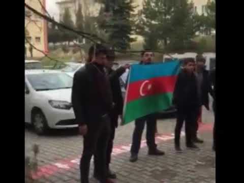 Azerbaycan bayrağının indirilmesi sonucu gerginlik