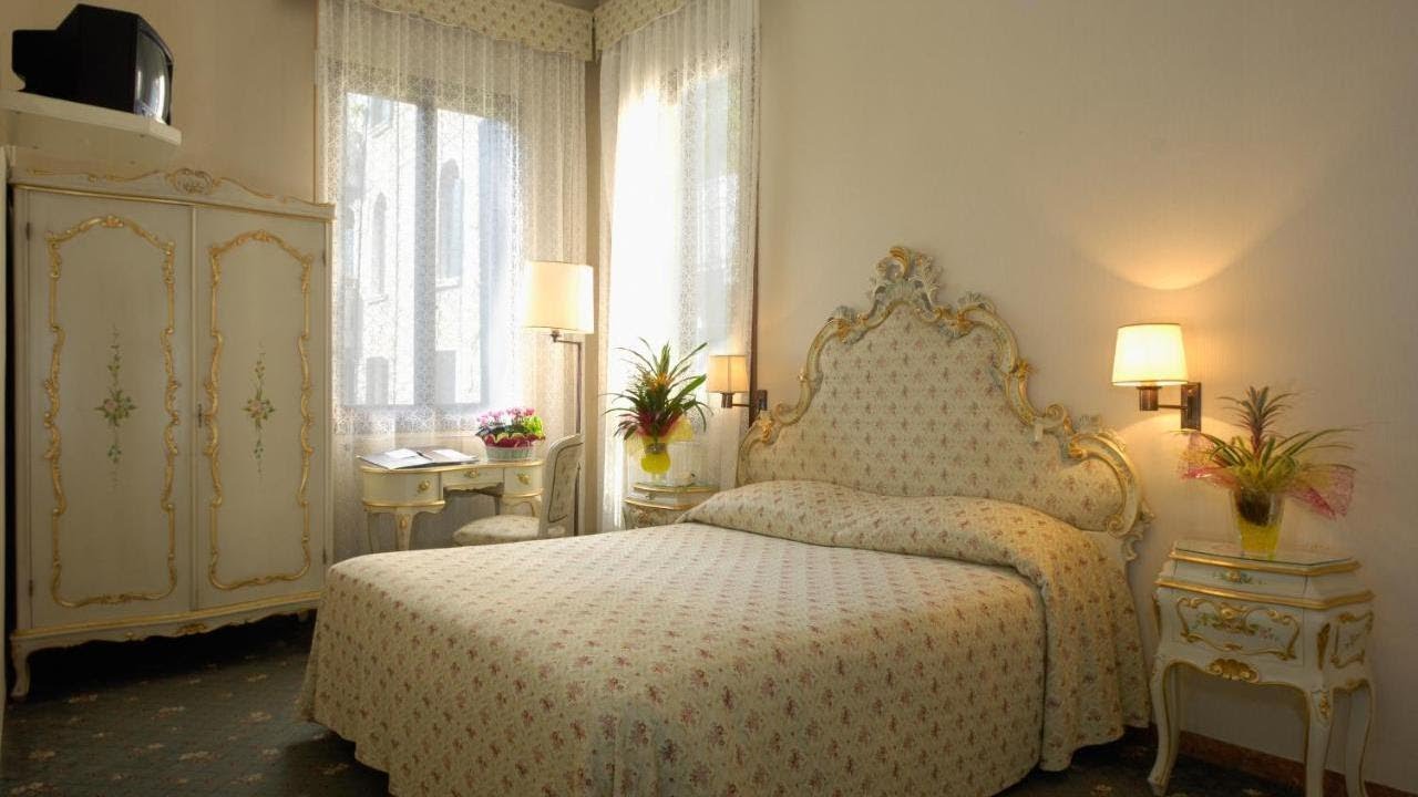 Albergo Basilea, Venice, Italy - YouTube