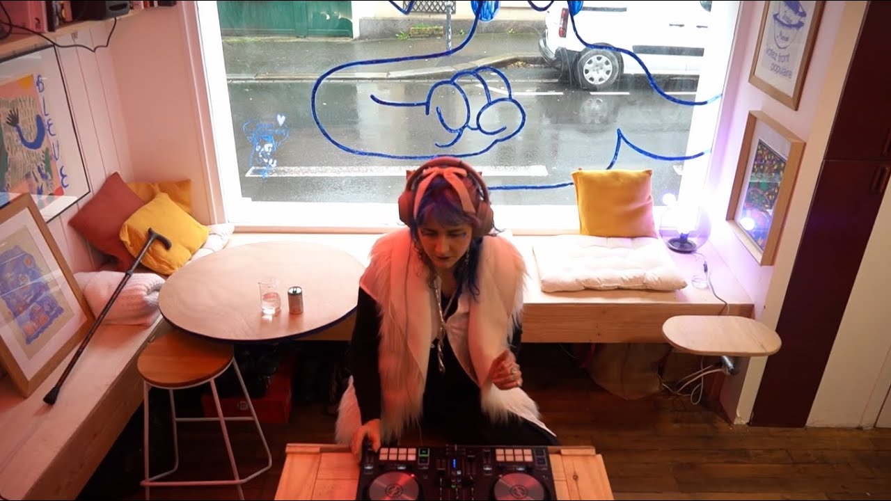 Hildegarde à la niche (DJ Set) | BARK - YouTube