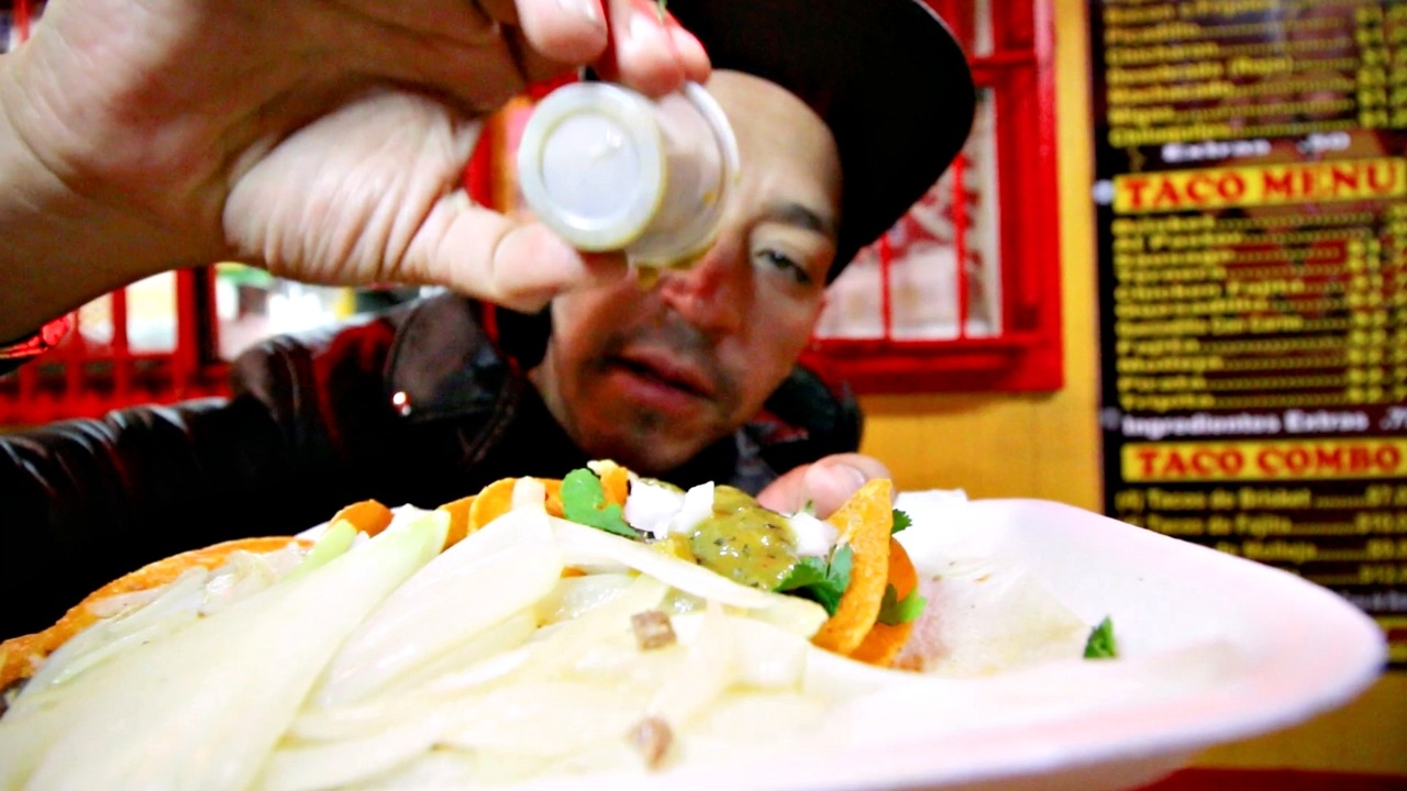 Tacos y Whataburger del otro lado del río Bravo, Laredo TX - YouTube