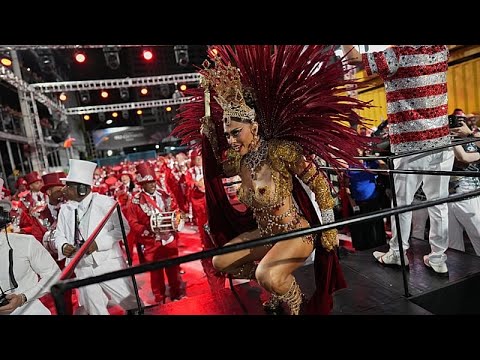 Rio Karnavalı'nda rock kraliçesi Rita Lee'ye görkemli saygı yürüyüşü