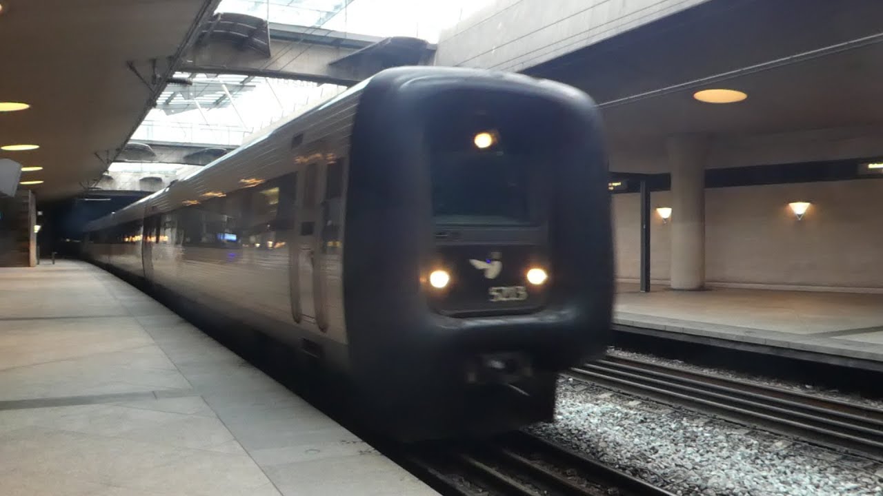 デンマーク国鉄IC3 コペンハーゲン空港駅到着 DSB IC3 Train at Copenhagen Airport - YouTube