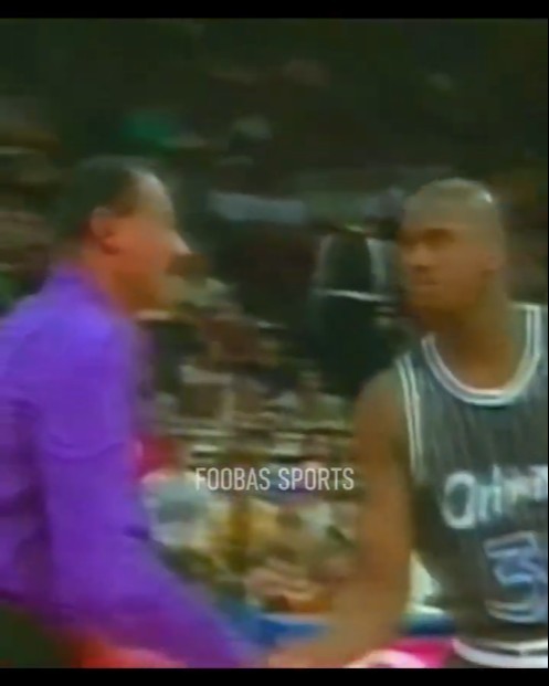 WILT CHAMBERLAIN WRENCHES SHAQ WITH HANDSHAKE - YouTube