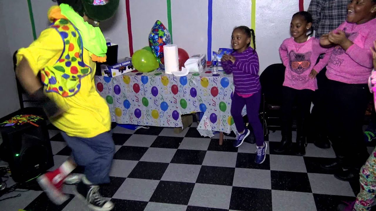 SMILEY THE HIP HOP CLOWN - JIT - FOOTWORK - YouTube