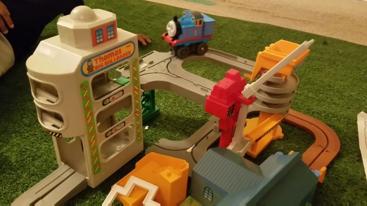 Thomas Big Big Loader Train Set Toy/ Dash and Friends - YouTube