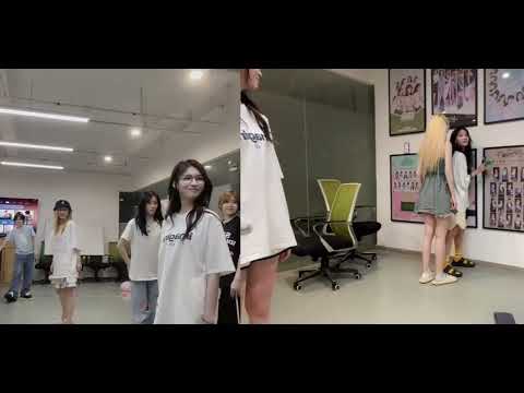 Đoàn kiến Z (Day1 20230501) Trò người gỗ - YouTube