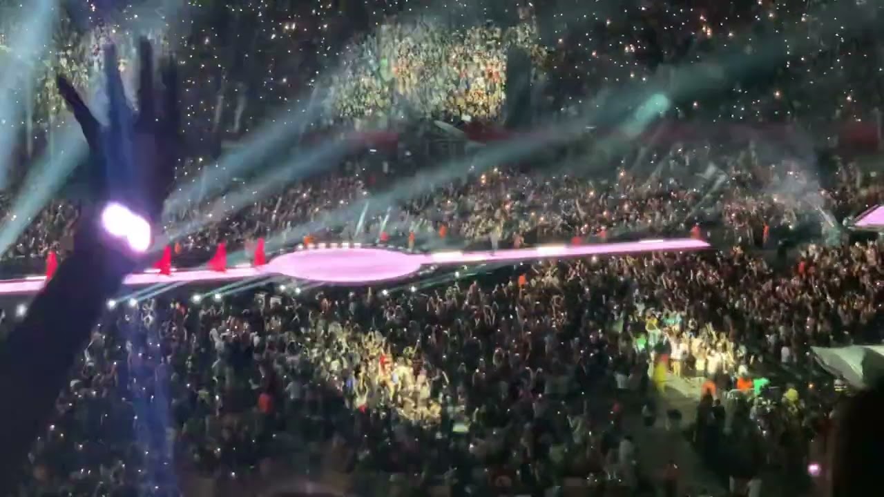 The Weeknd at Gillette Stadium - Blinded By The Light - YouTube