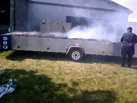 TRAILOR BARBECUE - BBQ - THE BIGGEST BARBEQUE IN THE WORLD - CANADA ...