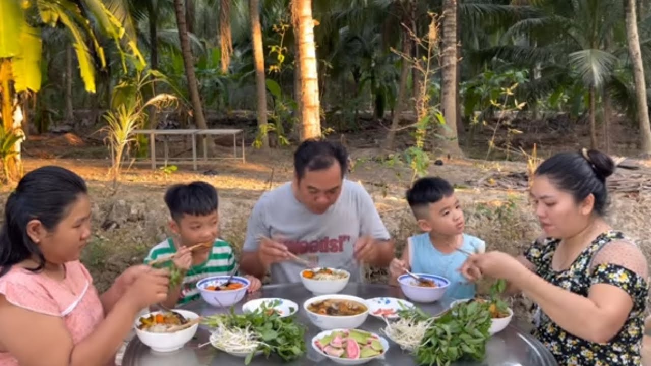 Hủ Tiếu Bò Kho, Món Ăn Khoái Khẩu Của Gia Đình |Atmk& family T741 - YouTube
