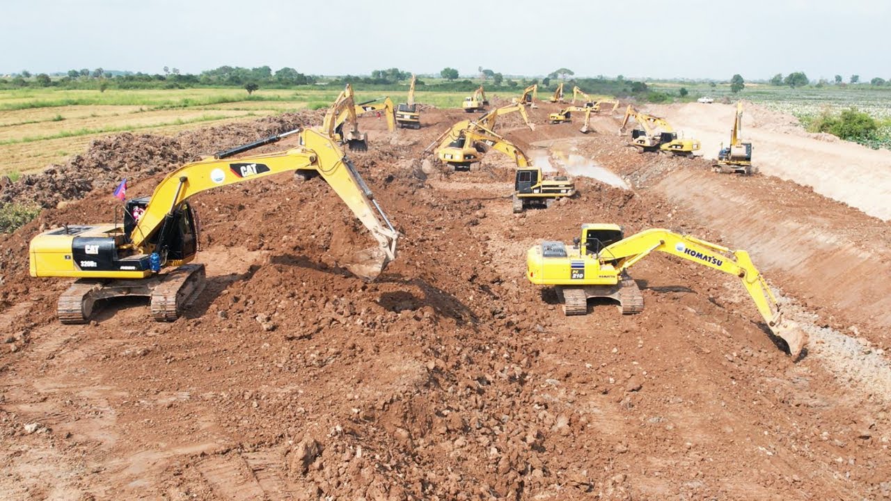 Brilliant!! Huge Excavator Digging Long Canal Best Operator Technique ...