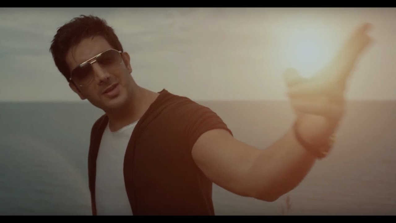 Farzad Farzin - Asheghaneh (Official Music Video) - YouTube