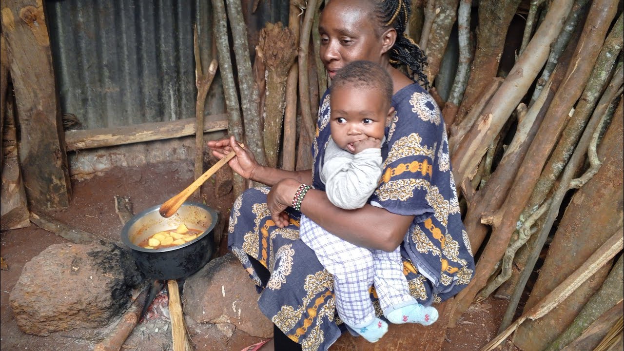 African village kitchen//cooking our traditional food for lunch - YouTube