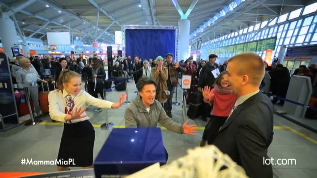 Fun Warsaw Airport Flash Mob: LOT Polish Airlines greets 500,000th ...