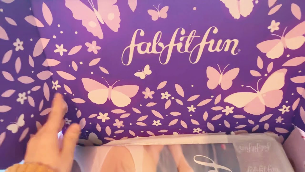 Fabfitfun Spring 2020 box - YouTube