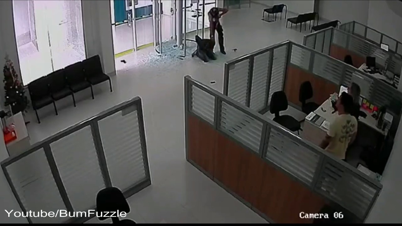 Bank-robber arrested during robbery in Brazil [GOES WRONG] - YouTube