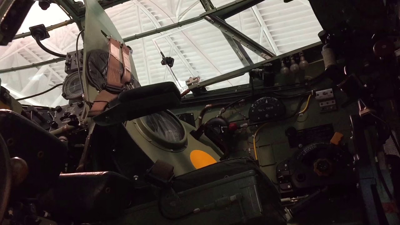 DH-98 Mosquito cockpit KA114 - YouTube
